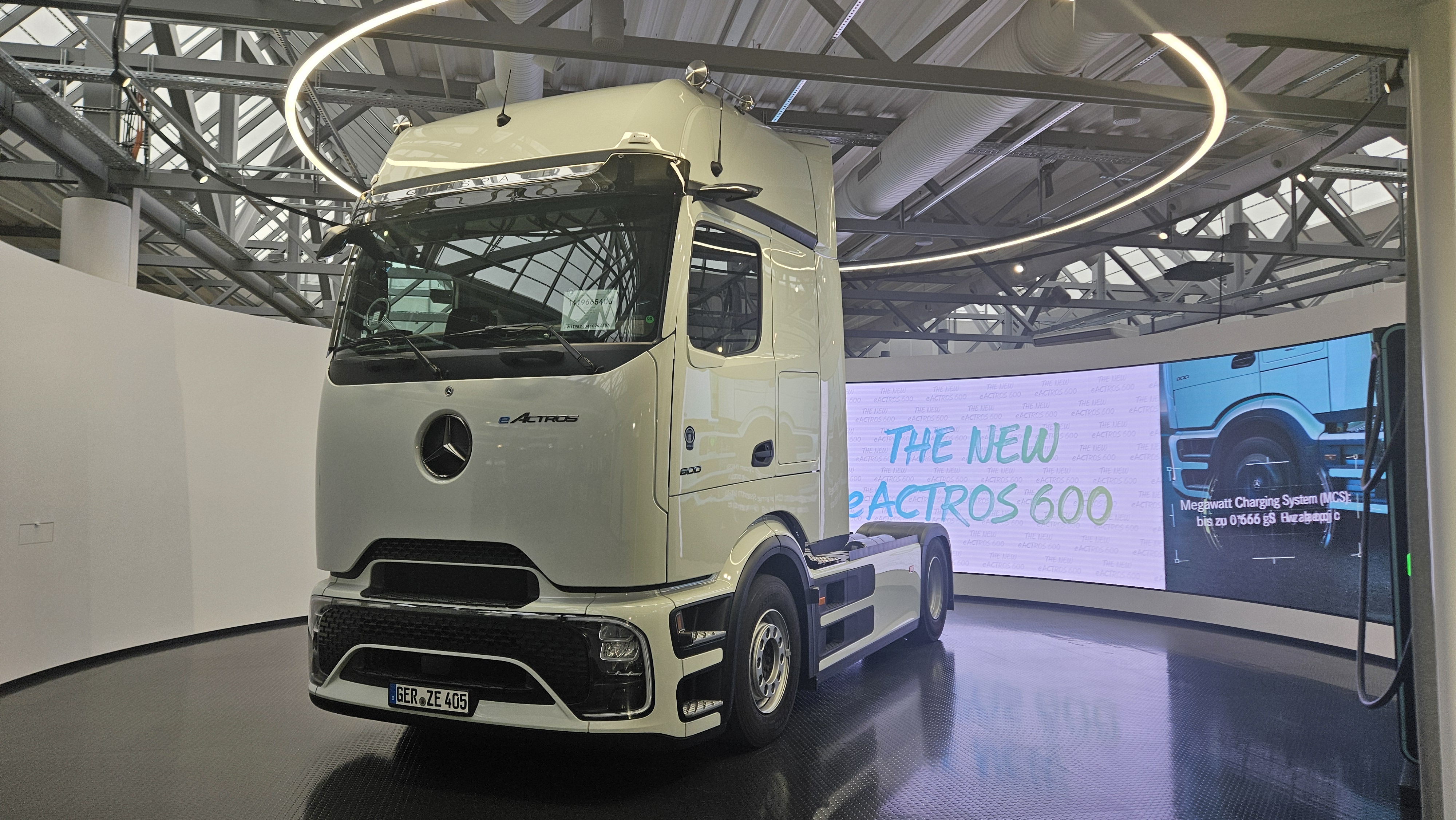 Zukunft erleben: Zu Besuch im Mercedes-Benz Werk Wörth — Kerschner ...